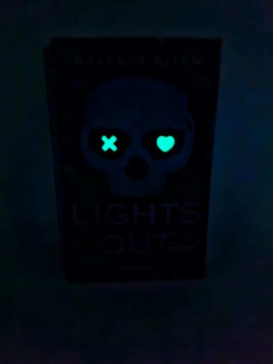 "Lights Out" online kaufen