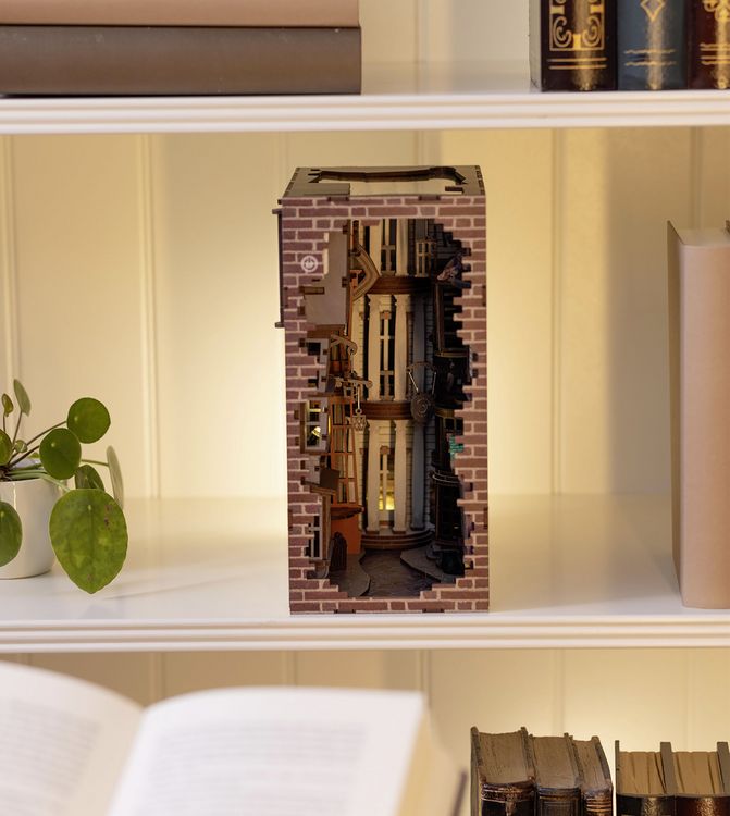 Book Nook DIY Bücherecke Harry Potter Diagon Alley (Winkelgasse) von Revell Tiny Adventures kaufen