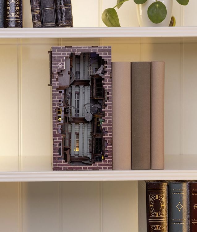 Book Nook DIY Bücherecke Harry Potter Diagon Alley (Winkelgasse) von Revell Tiny Adventures kaufen