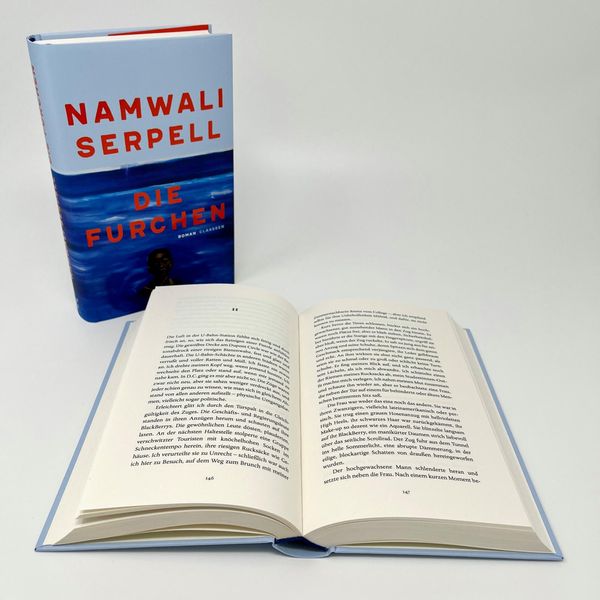 'Die Furchen' von 'Namwali Serpell' - Buch - '978-3-546-10085-4'