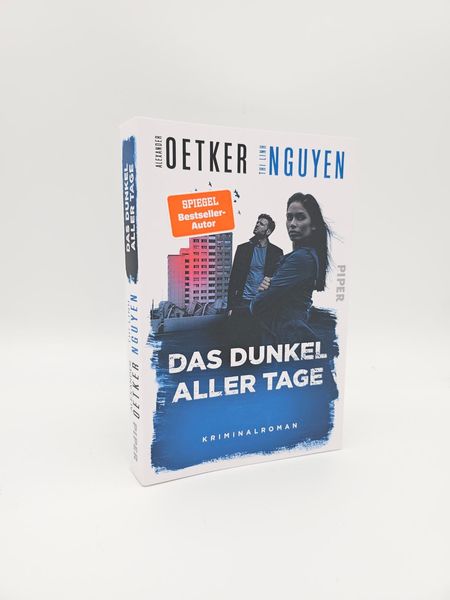 'Das Dunkel aller Tage' von 'Alexander Oetker' - Buch - '978-3-492-06402-6'