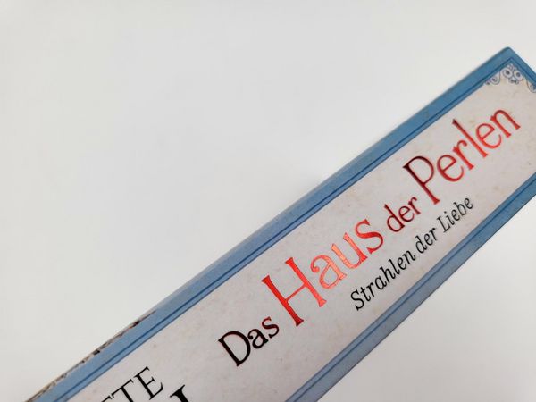 'Das Haus der Perlen – Strahlen der Liebe' von 'Charlotte Jacobi' - Buch - '978-3-492-31813-6'