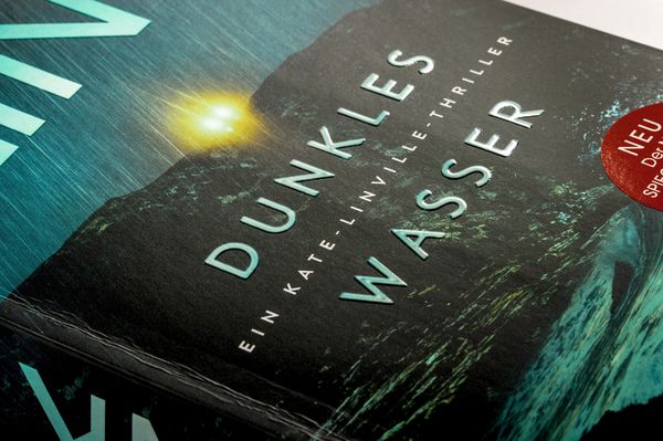 "Dunkles Wasser" online kaufen