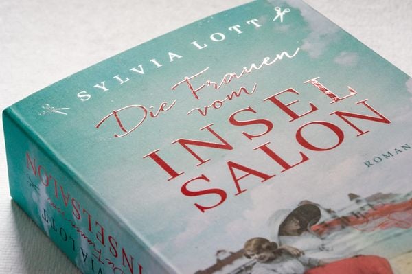 'Die Frauen vom Inselsalon' von 'Sylvia Lott' - Buch - '978-3-7341-0890-7'