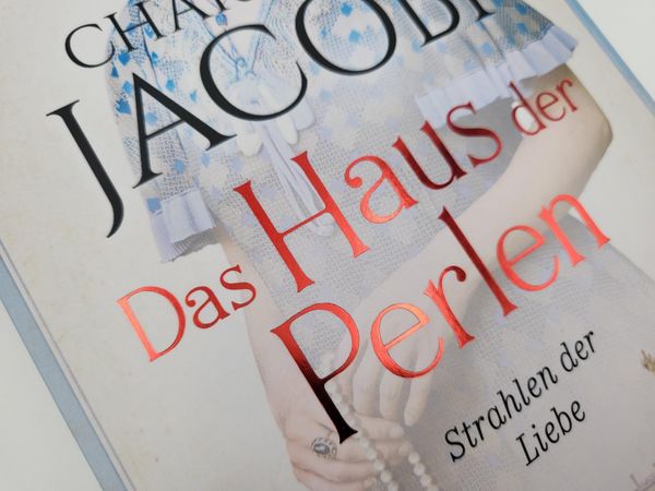 'Das Haus der Perlen – Strahlen der Liebe' von 'Charlotte Jacobi' - Buch - '978-3-492-31813-6'